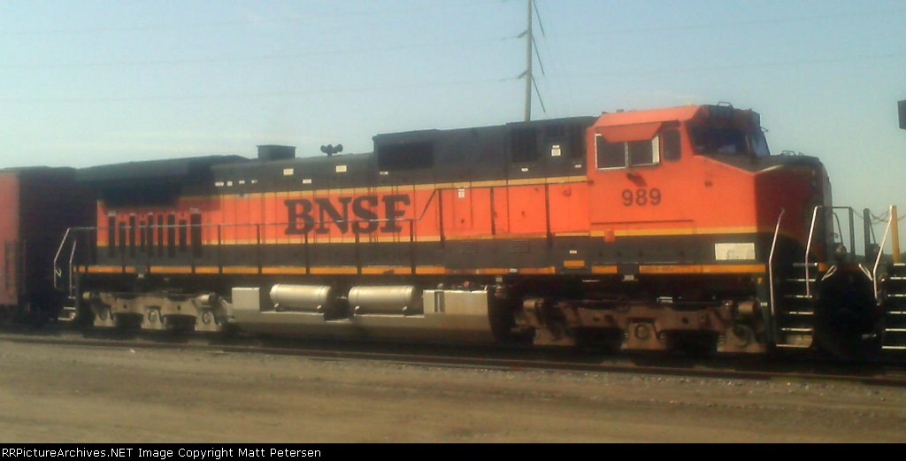 BNSF 989